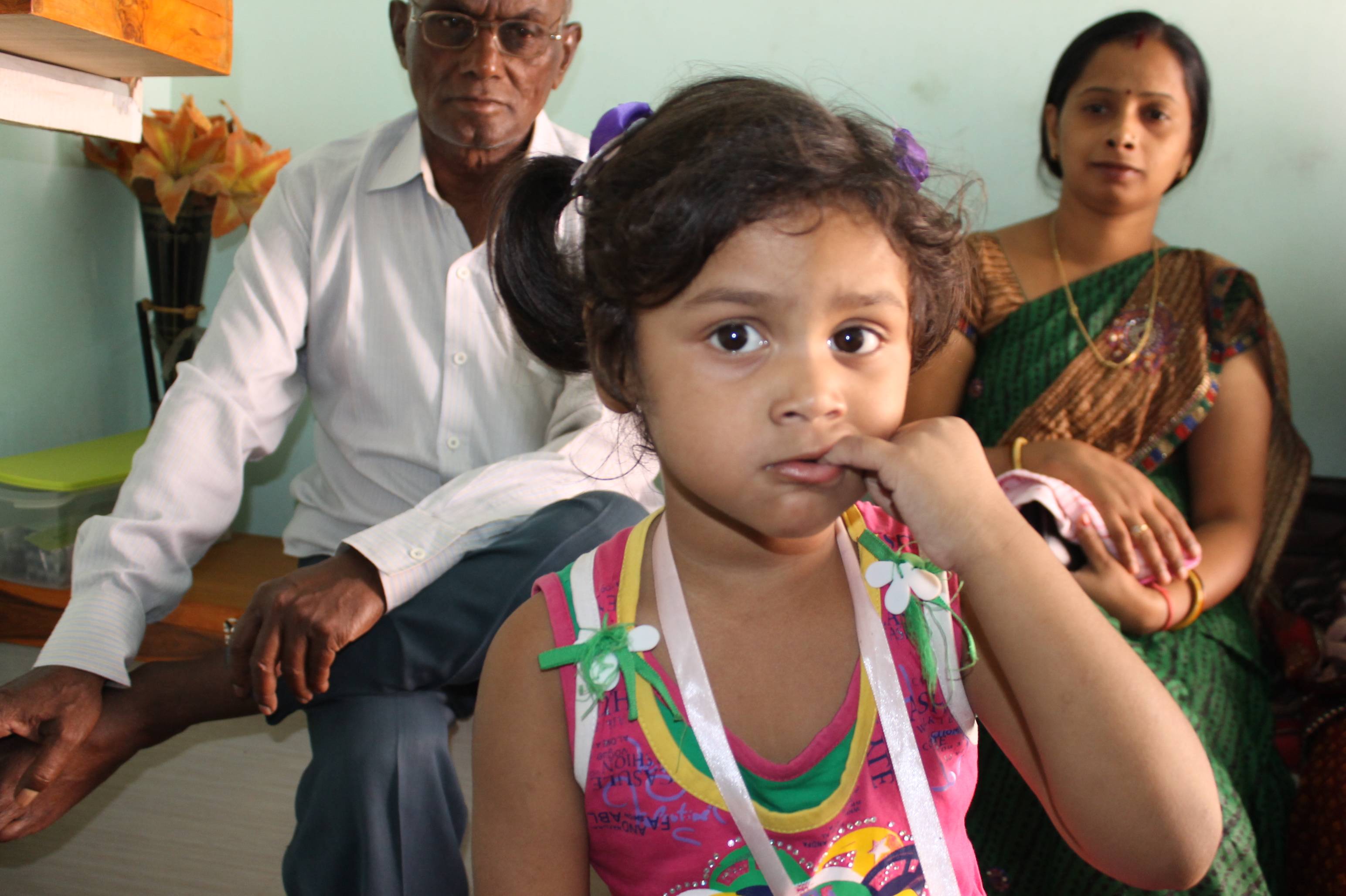 Cracked Hand and feet of a child Cured by Homeopathy | Case Study